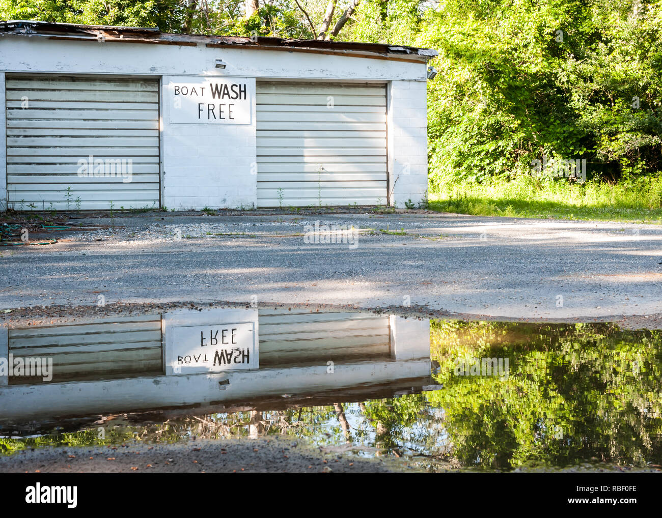 Americana: Old dilapidated garage with Boat Wash Free sign Stock Photo ...