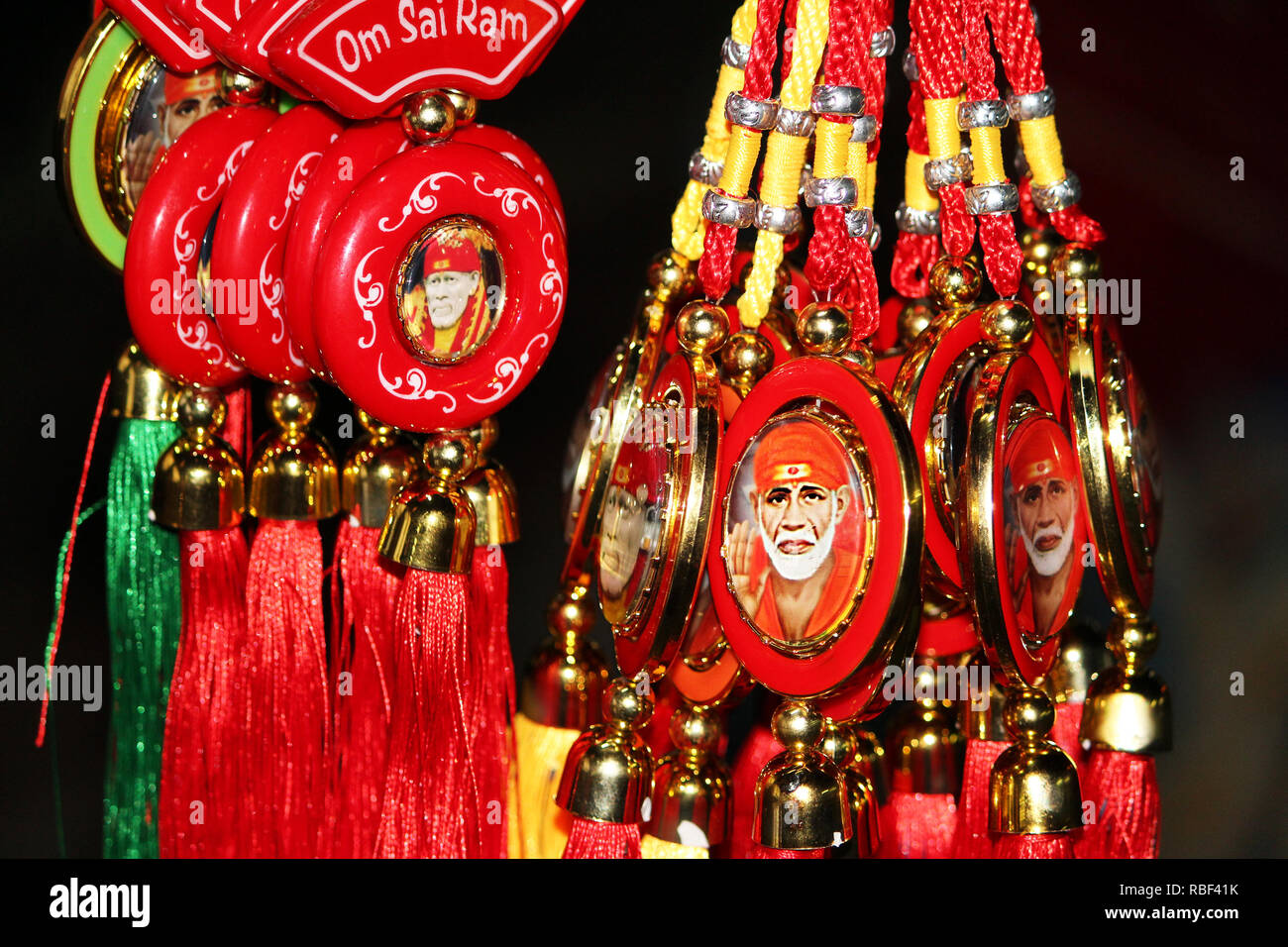 Market stall india trinkets hi-res stock photography and images - Alamy