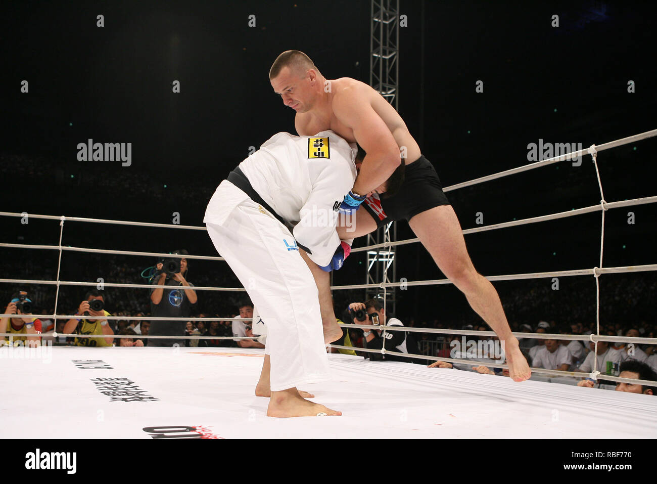 Saitama, Japan. 1st July, 2006. Mirko Cro Cop (R) and Hidehiko Yoshida ...