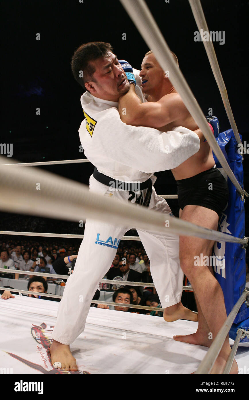 Saitama, Japan. 1st July, 2006. Mirko Cro Cop (R) and Hidehiko Yoshida ...