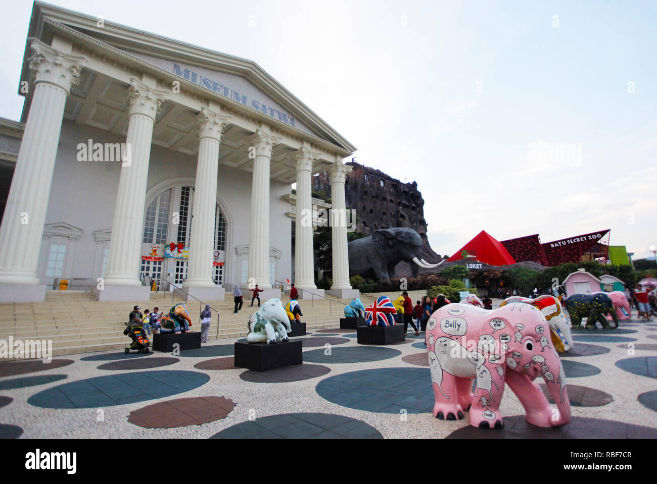 The museum building is seen from the front entrance. "Museum Satwa ...