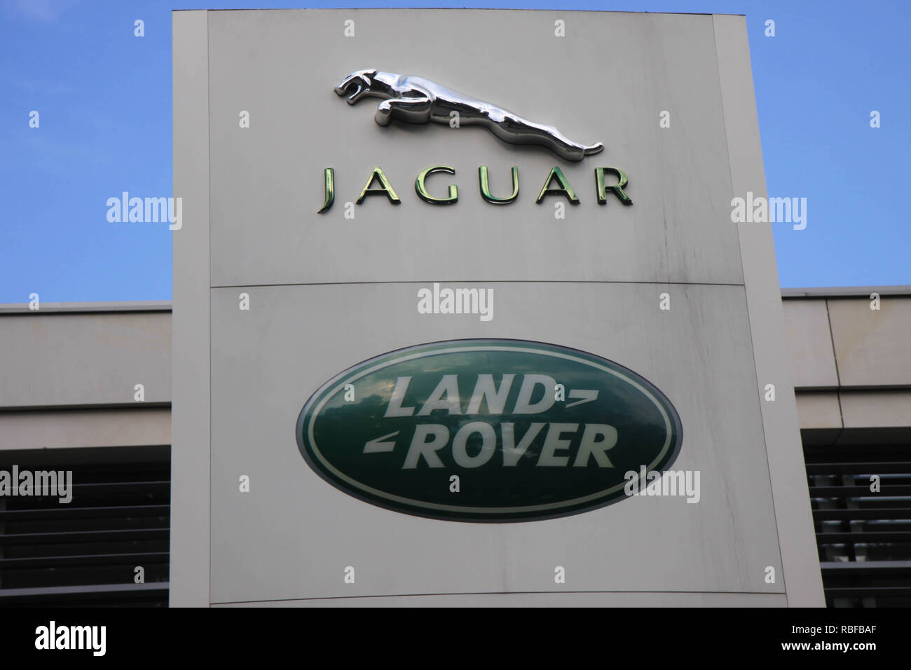 Jaguar land rover logo hi-res stock photography and images - Alamy