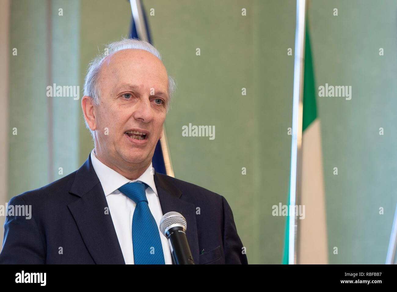 Spazio scientifico hi-res stock photography and images - Alamy