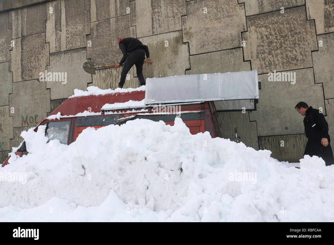 Beirut, Lebanon. 10th Jan, 2019. A man shovelling the snow from the ...