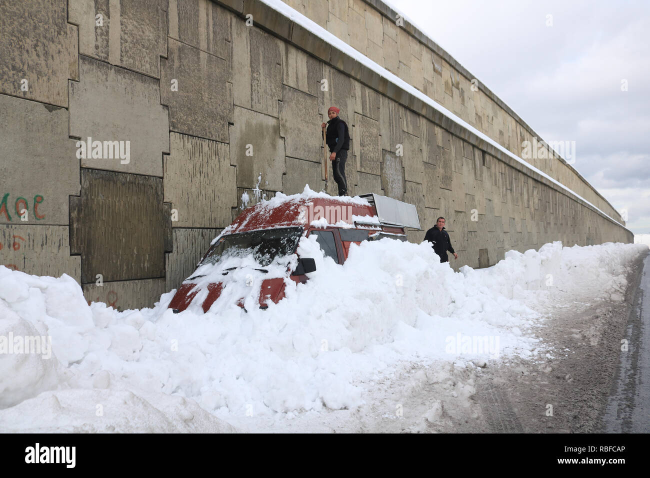 Beirut, Lebanon. 10th Jan, 2019. A man shovelling the snow from the ...