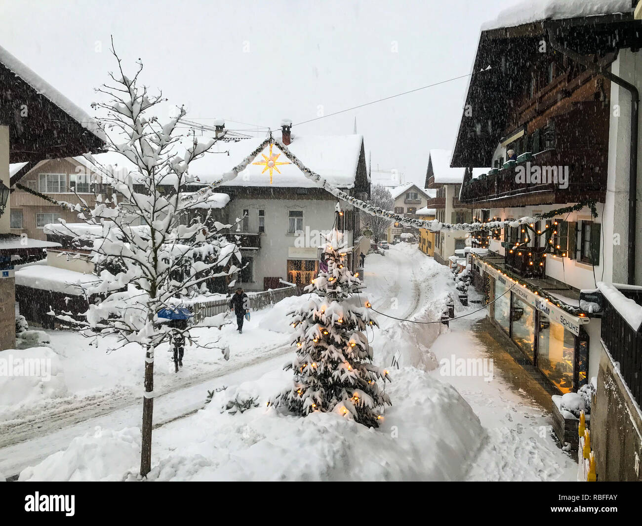Small snow mounds hi-res stock photography and images - Alamy
