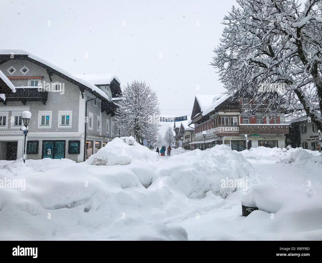 Empty glass city ice hi-res stock photography and images - Alamy