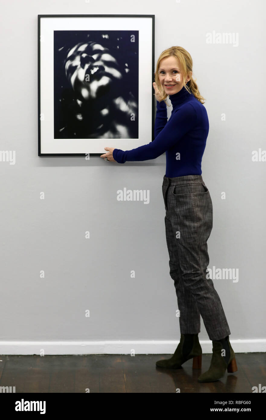 Rostock, Germany. 10th Jan, 2019. Actress Katja Flint is standing next ...