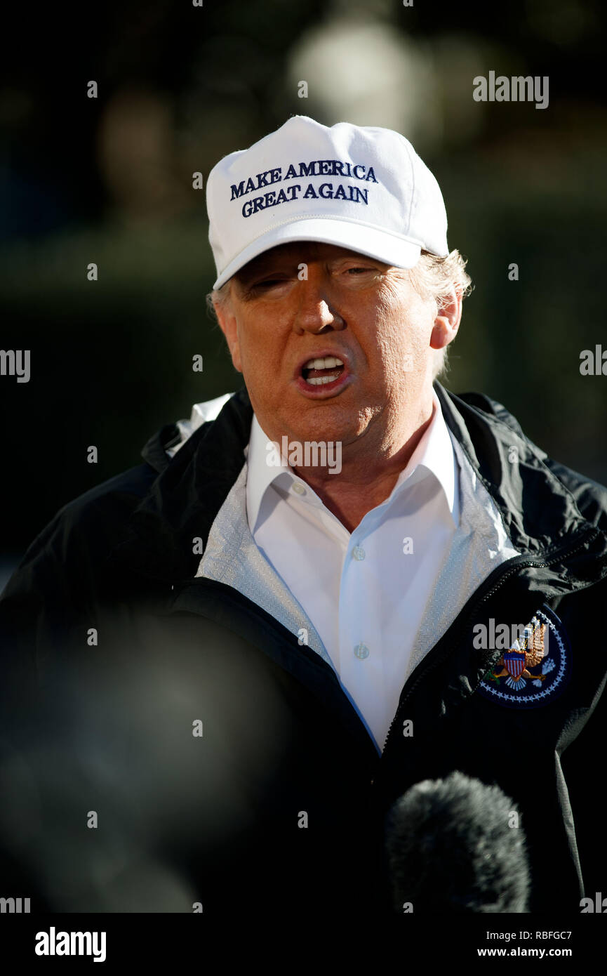 (190110) -- WASHINGTON, Jan. 10, 2019 (Xinhua) -- U.S. President Donald ...