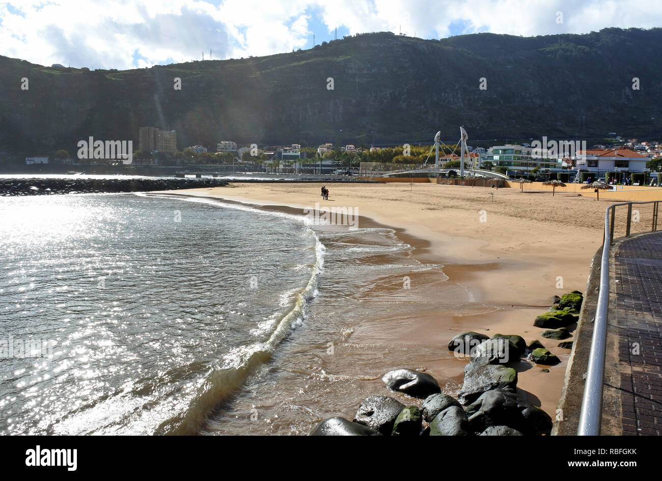 17 November 2018, Portugal, Funchal/Machico: The beach at the port of ...