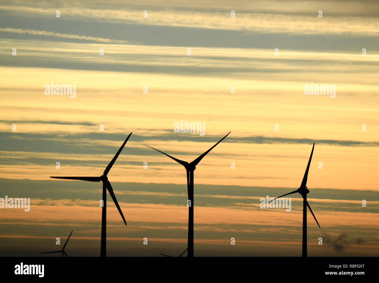 Bornholt, Germany. 10th Jan, 2019. Wind turbines stand in the morning ...