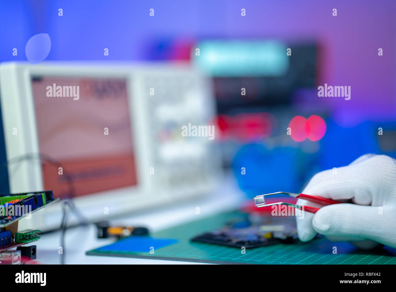 Mobile phone tech lab hi-res stock photography and images - Alamy