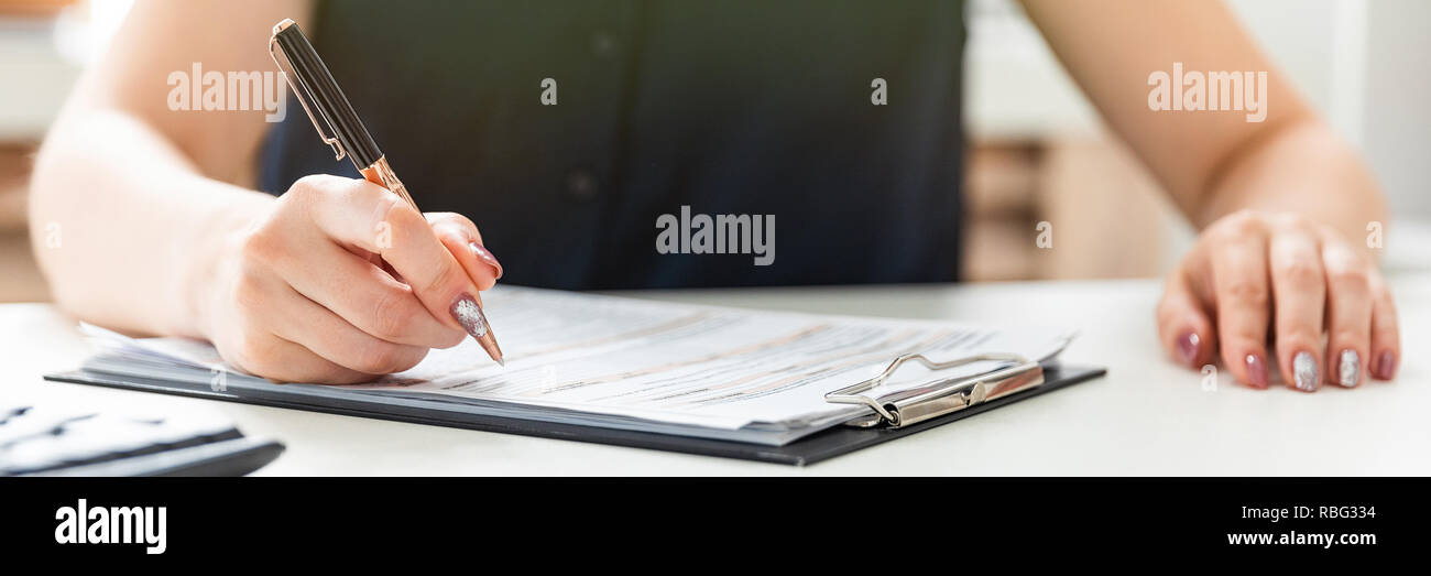 Fill questionnaire hi-res stock photography and images - Alamy