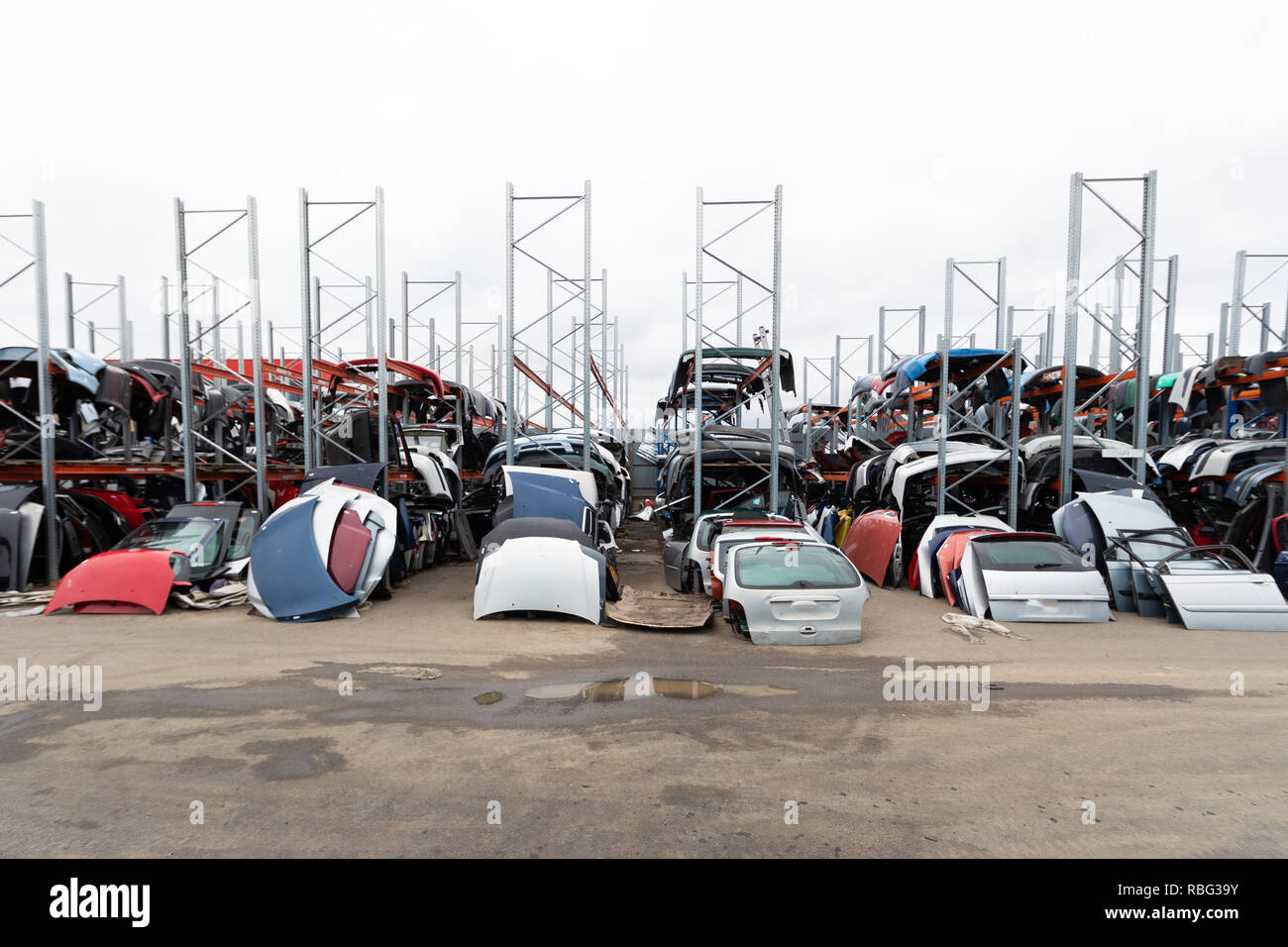 Auto racks hi-res stock photography and images - Alamy