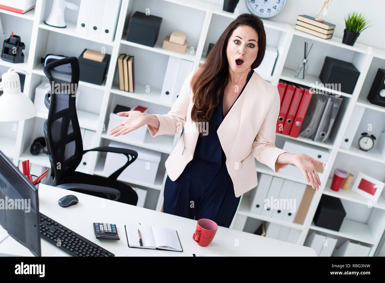Hands spread apart hi-res stock photography and images - Alamy