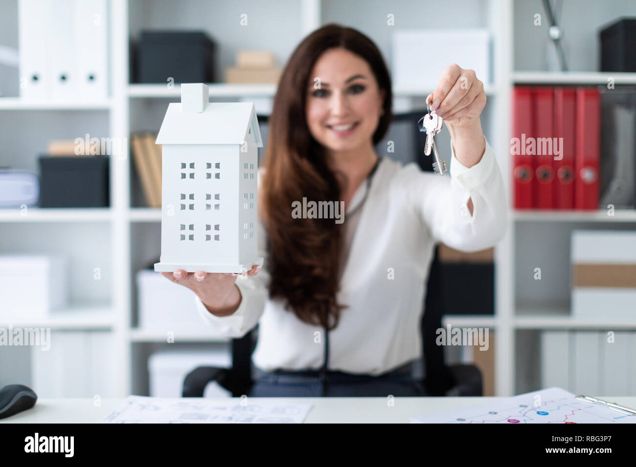 House keys table woman hi-res stock photography and images - Alamy