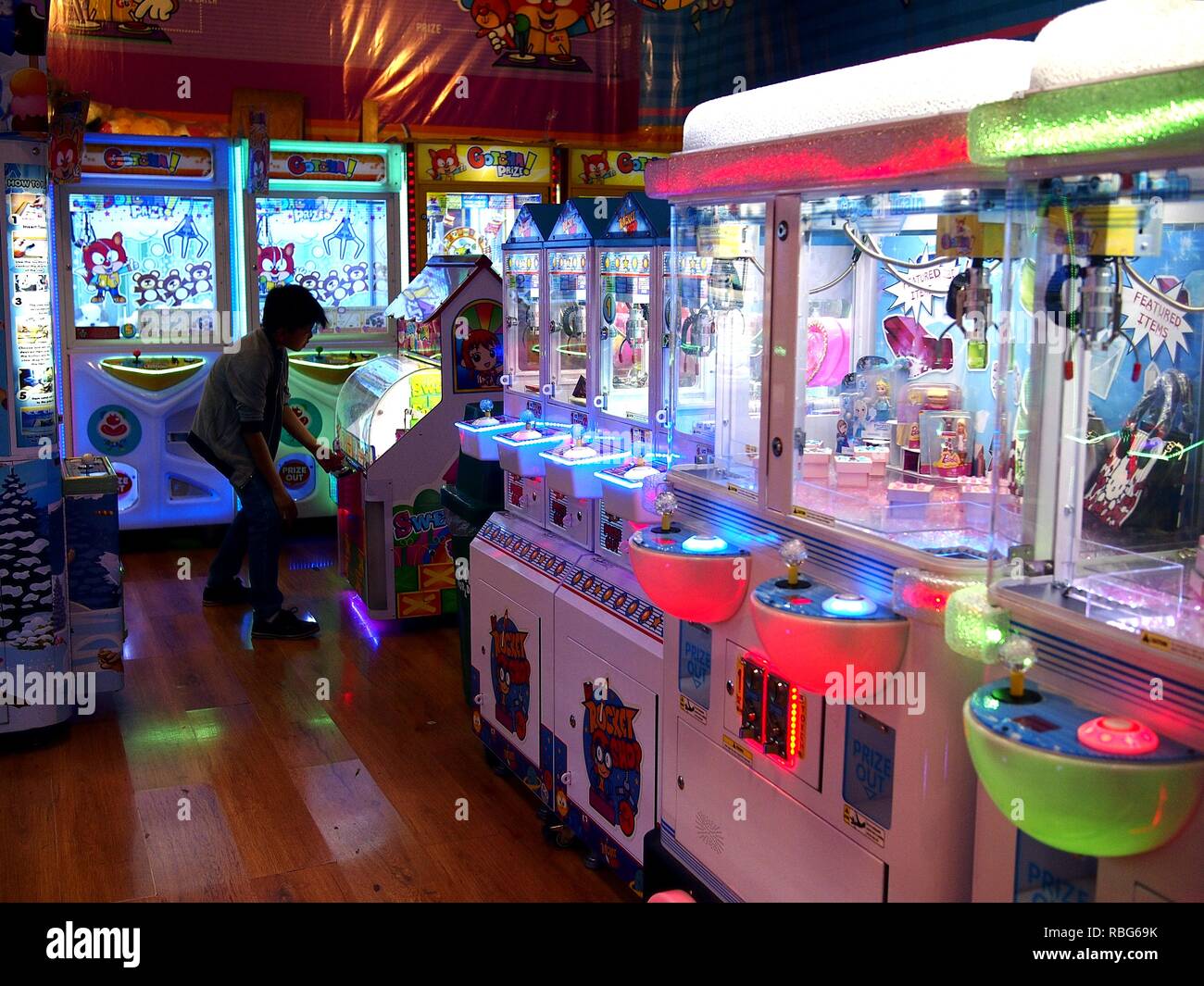 ANTIPOLO, RIZAL, PHILIPPINES - JANUARY 3, 2019: Customers of a video ...