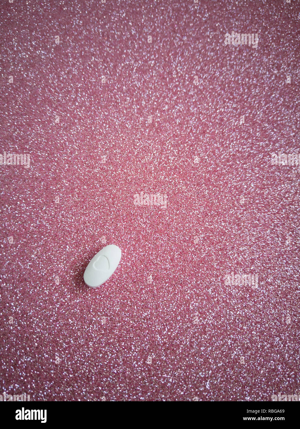 White pill with heart shape, love shape medicine isolated on glitter ...