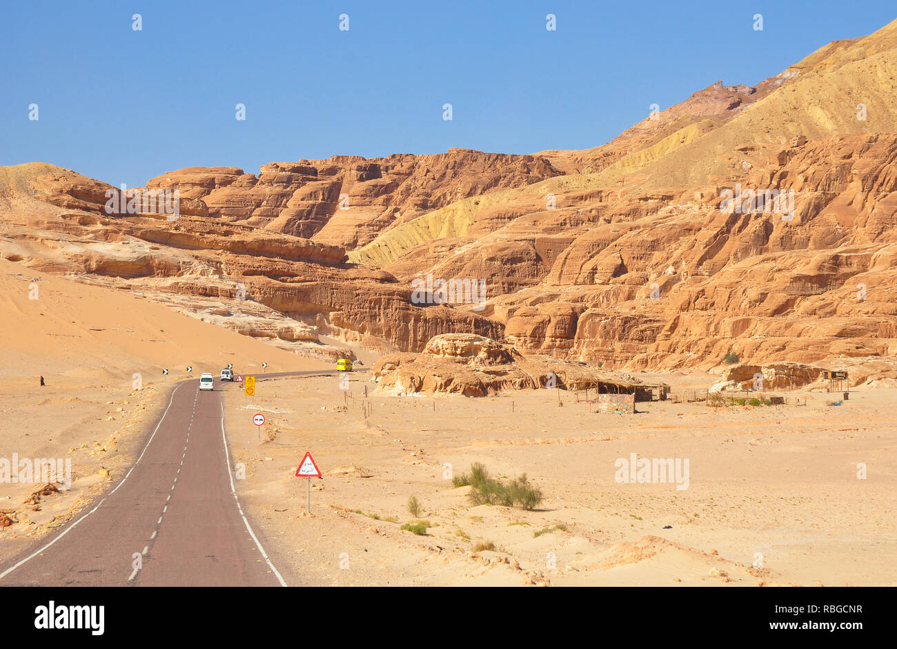Desert highway egypt road hi-res stock photography and images - Alamy