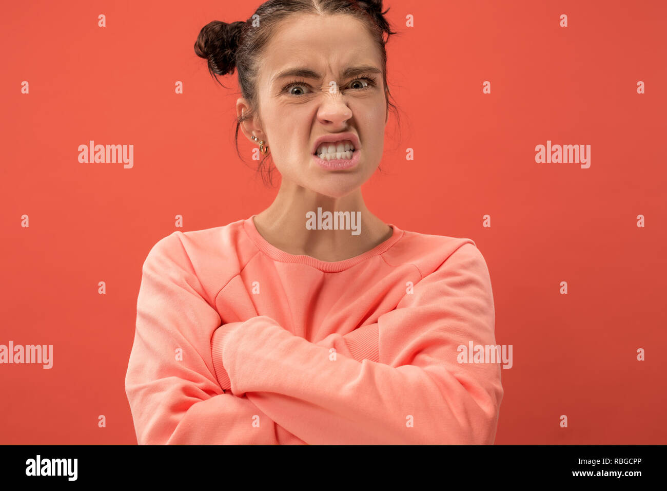 Angry woman looking at camera. Aggressive business woman standing ...