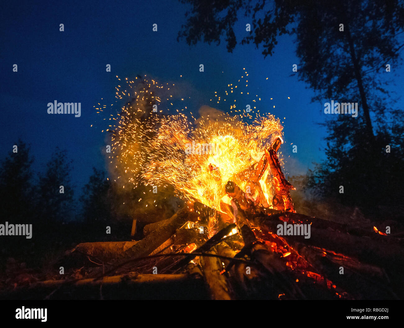 Bright fire hi-res stock photography and images - Alamy