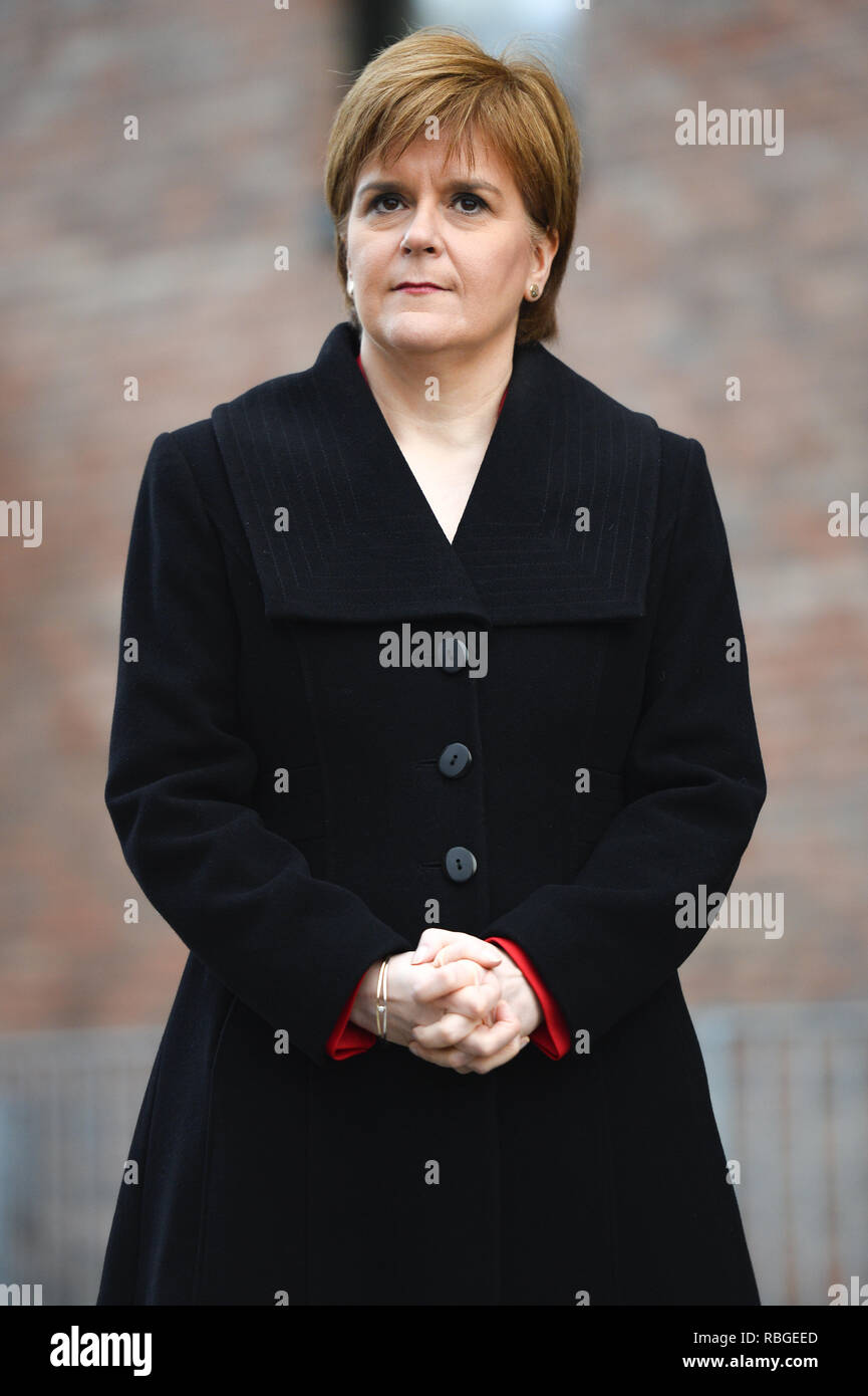 Scottish First Minister Nicola Sturgeon and sculptor Andy Scott unveil ...