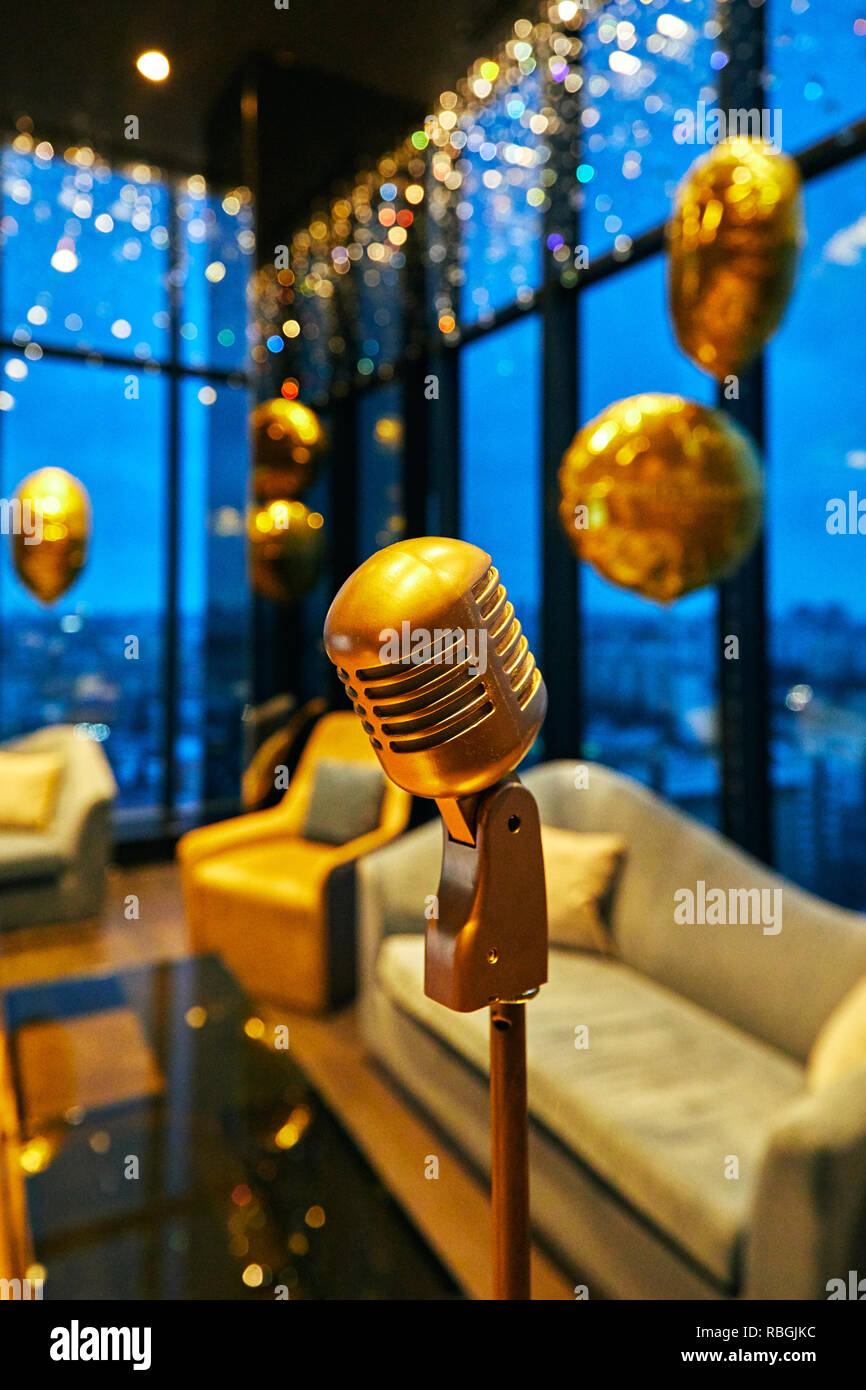 Golden Microphone High Resolution Stock Photography and Images - Alamy