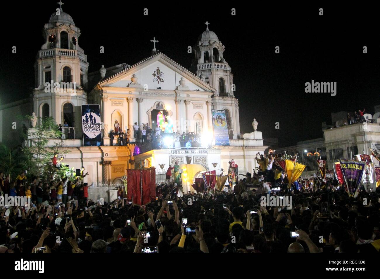 Philippines. 09th Jan, 2019. Devotees wave their hands to give respect ...