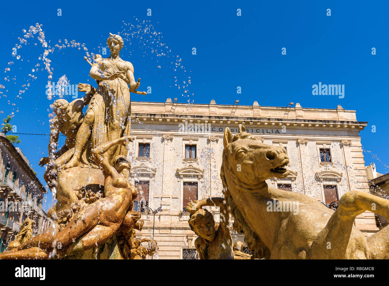 Fountain of Diana in Archimedes Square in Ortigia. Built by Giulio ...