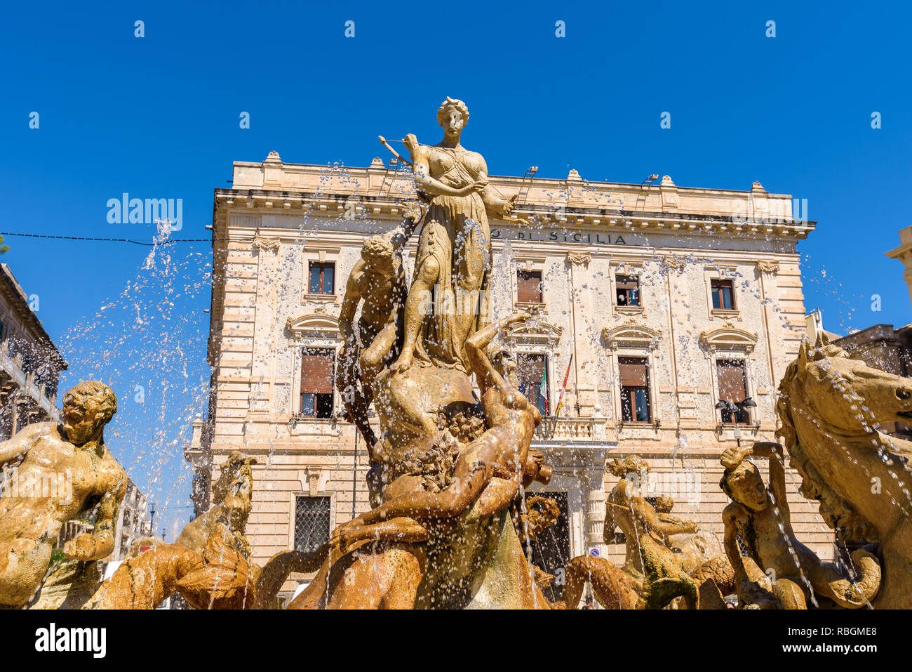 Fountain of Diana in Archimedes Square in Ortigia. Built by Giulio ...