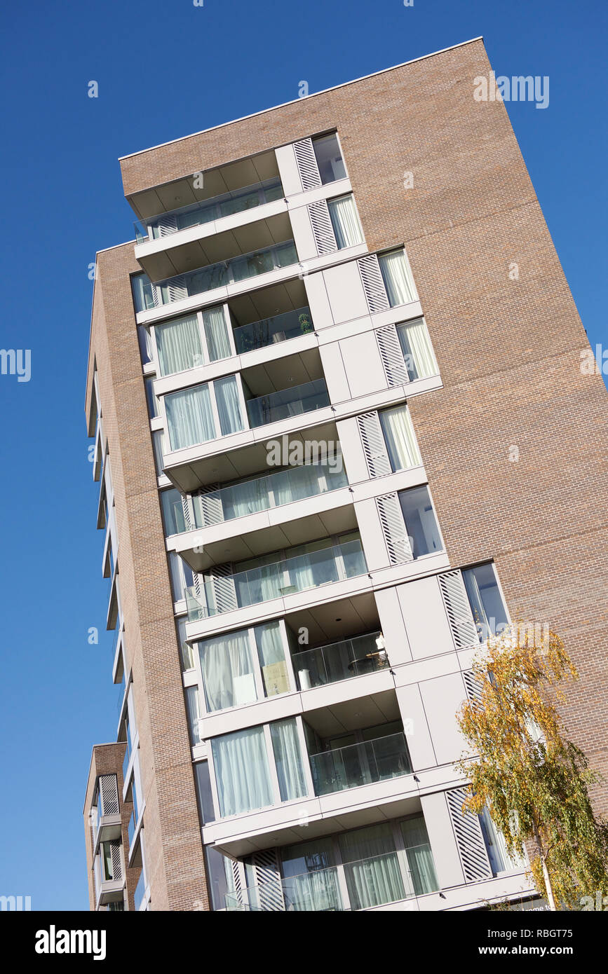 Apartment building angles hi-res stock photography and images - Alamy