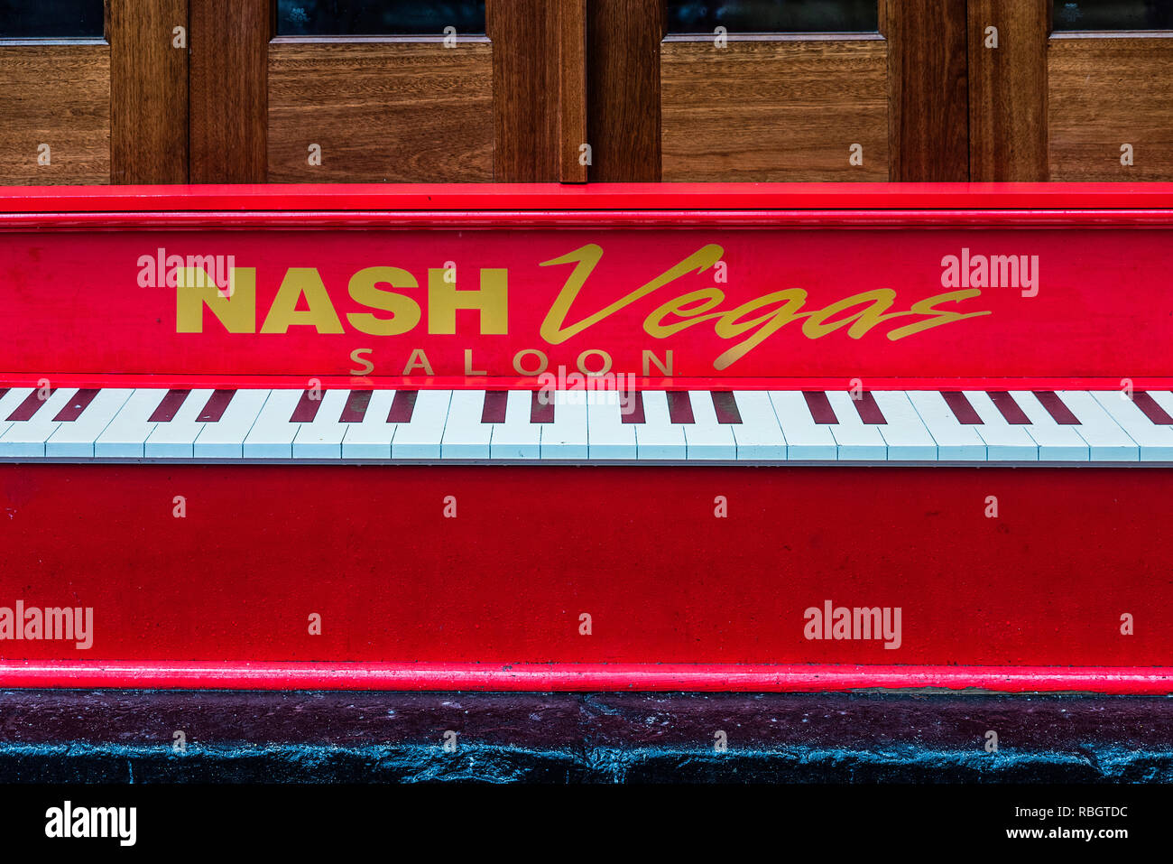 Piano bar hi-res stock photography and images - Alamy