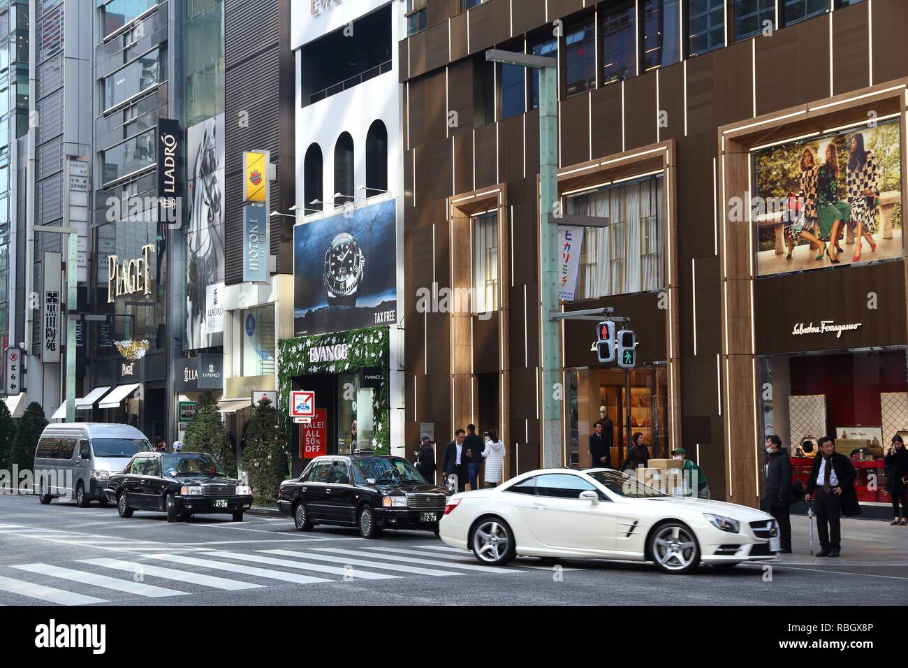 Mercedes skyscraper hi-res stock photography and images - Alamy