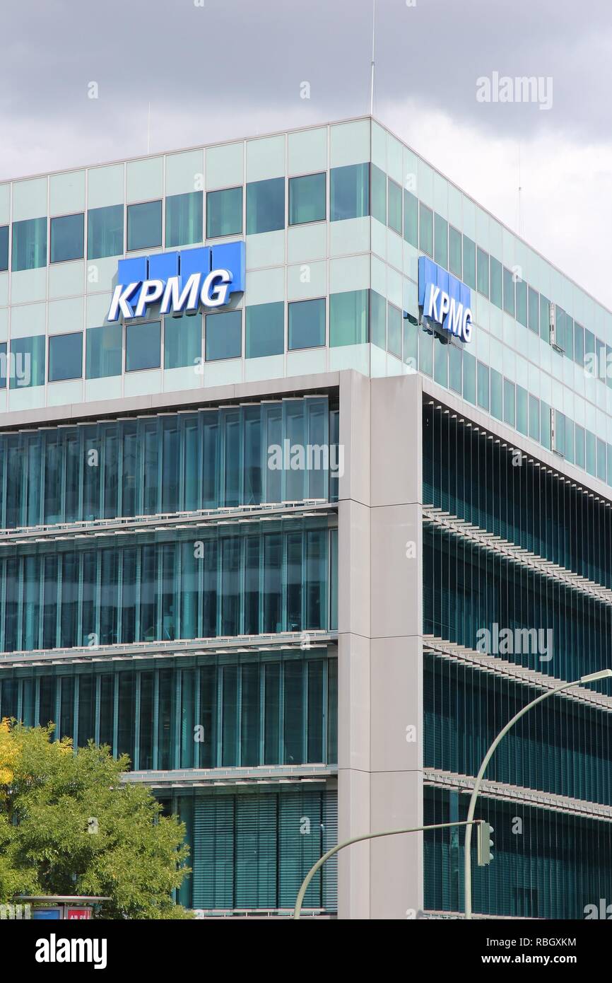 Kpmg building hi-res stock photography and images - Alamy