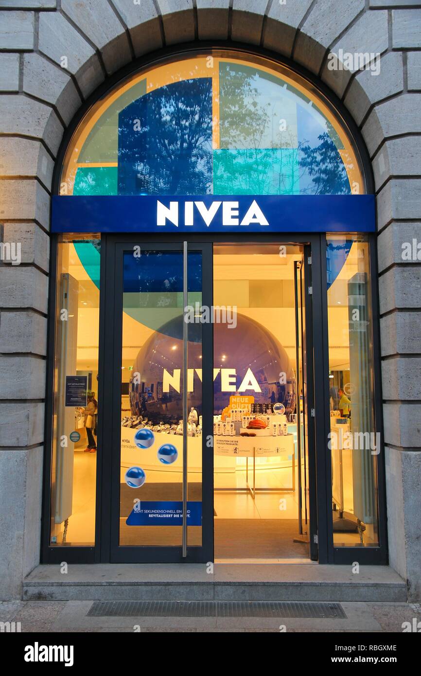 Nivea retail hi-res stock photography and images - Alamy