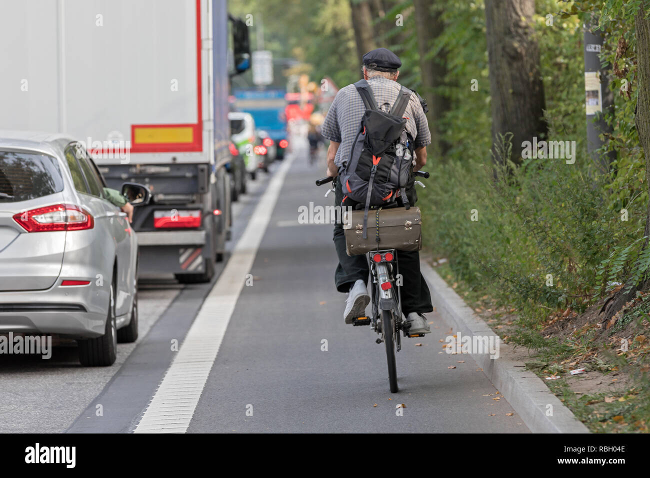 Lorry cycle lane hi-res stock photography and images - Alamy