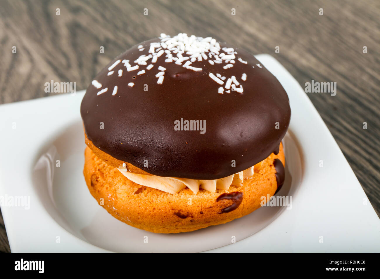 Bouchee cake chocolate hi-res stock photography and images - Alamy