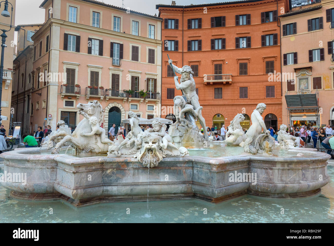 Fontana del nettuno roma hi-res stock photography and images - Alamy