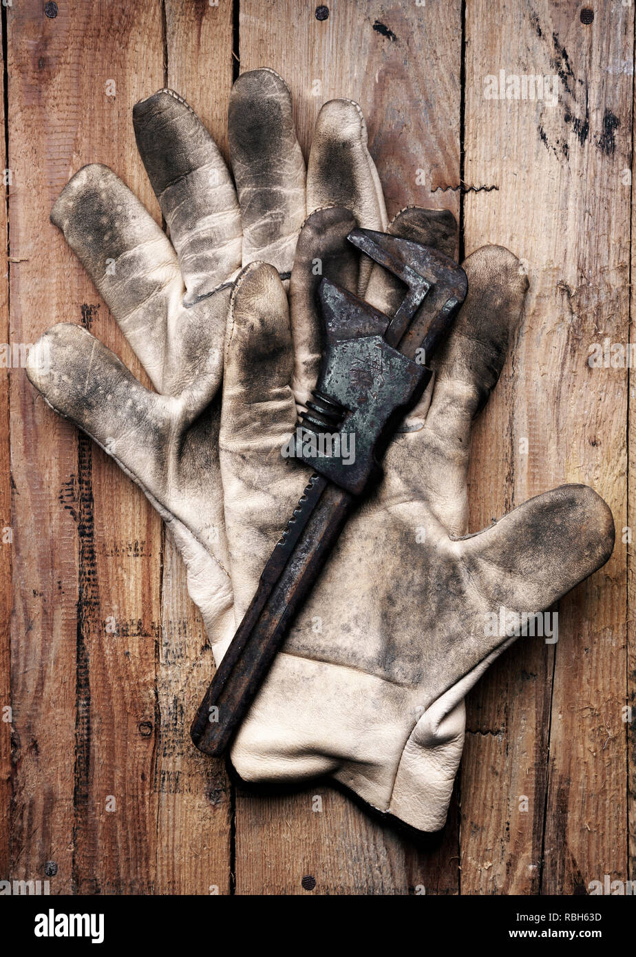 Working gloves hi-res stock photography and images - Alamy