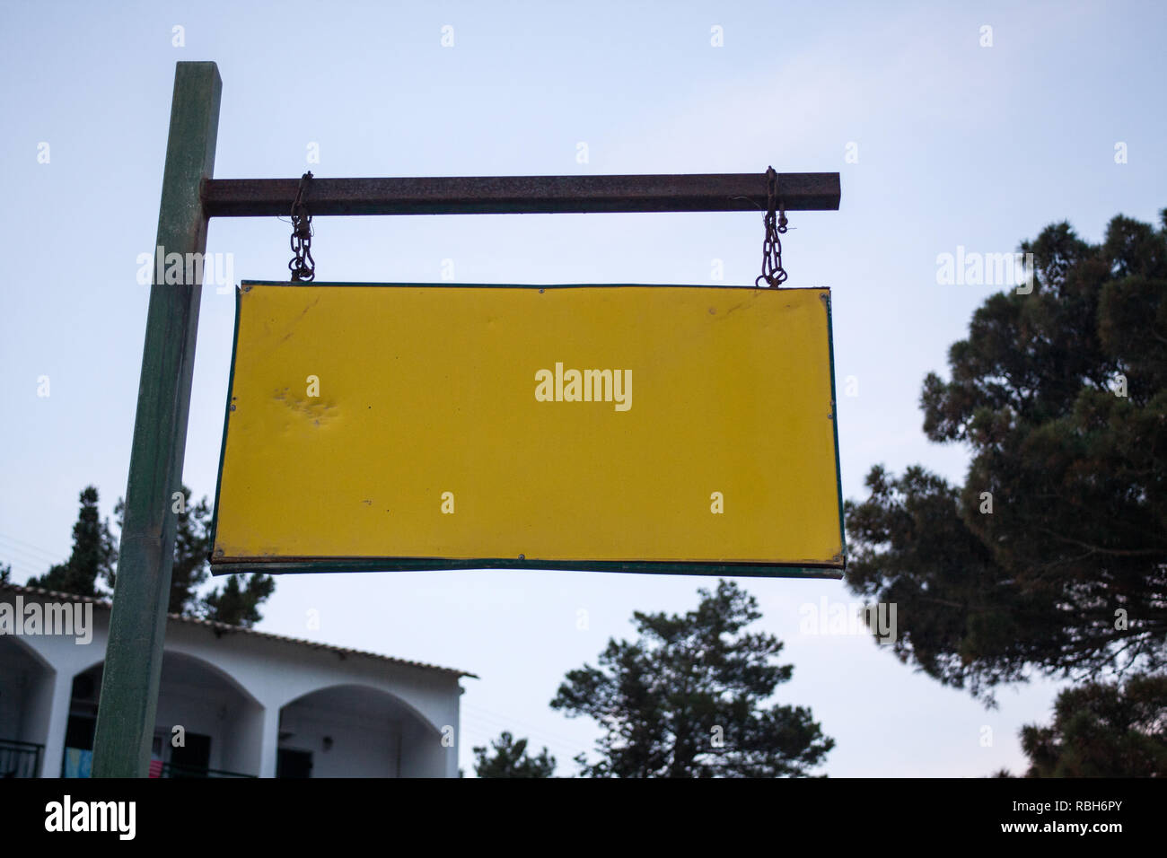 Sign hanging from metal chain hi-res stock photography and images - Alamy