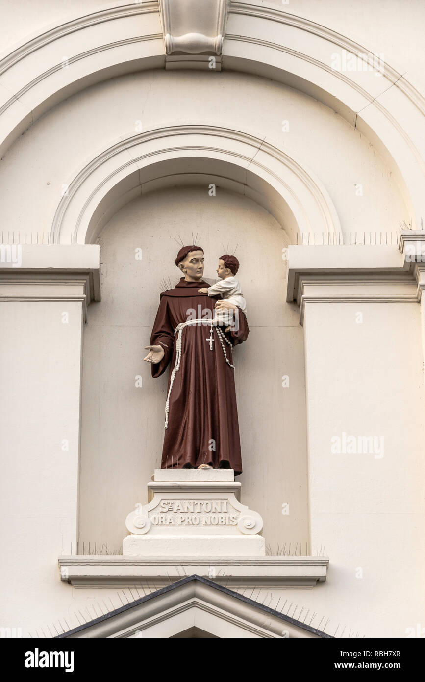 Saint anthony padua sculpture saint hi-res stock photography and images ...