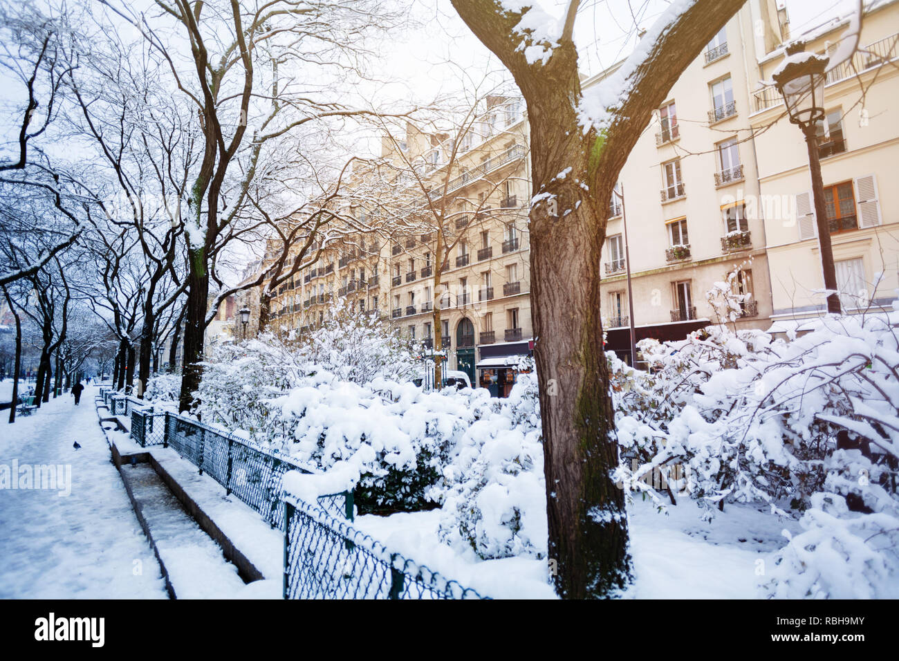 Snow-covered streets of Paris after snowfall Stock Photo - Alamy