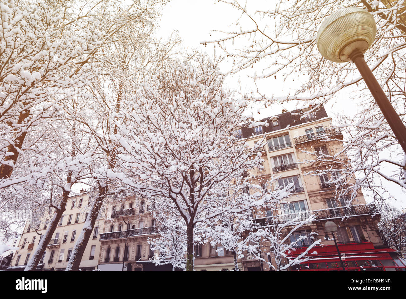 Parisian street building covered hi-res stock photography and images ...