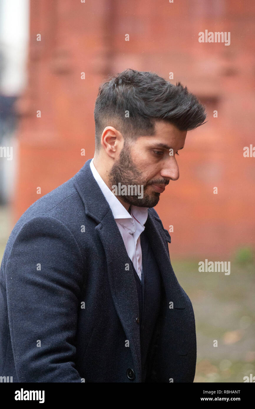 Arriving sutton magistrates court hi-res stock photography and images ...