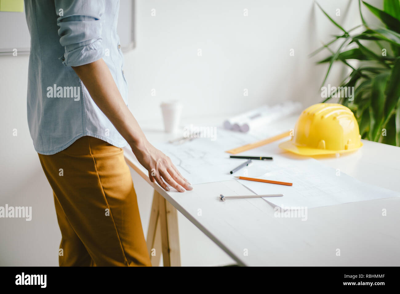 Female engineers light hi-res stock photography and images - Alamy