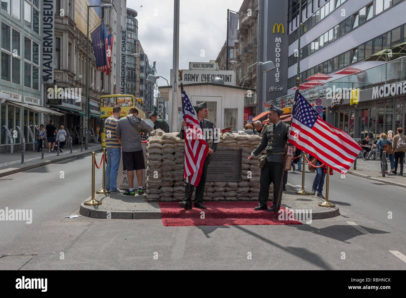 Soldiers at Checkpoint Charlie the best known Berlin Wall crossing ...
