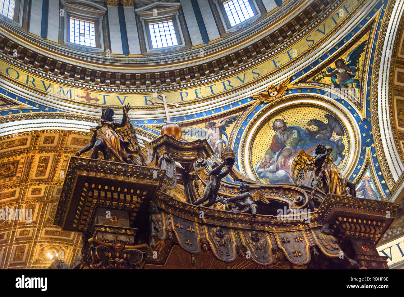 Vatican city, Vatican - October 05, 2018: Altar with Bernini's ...
