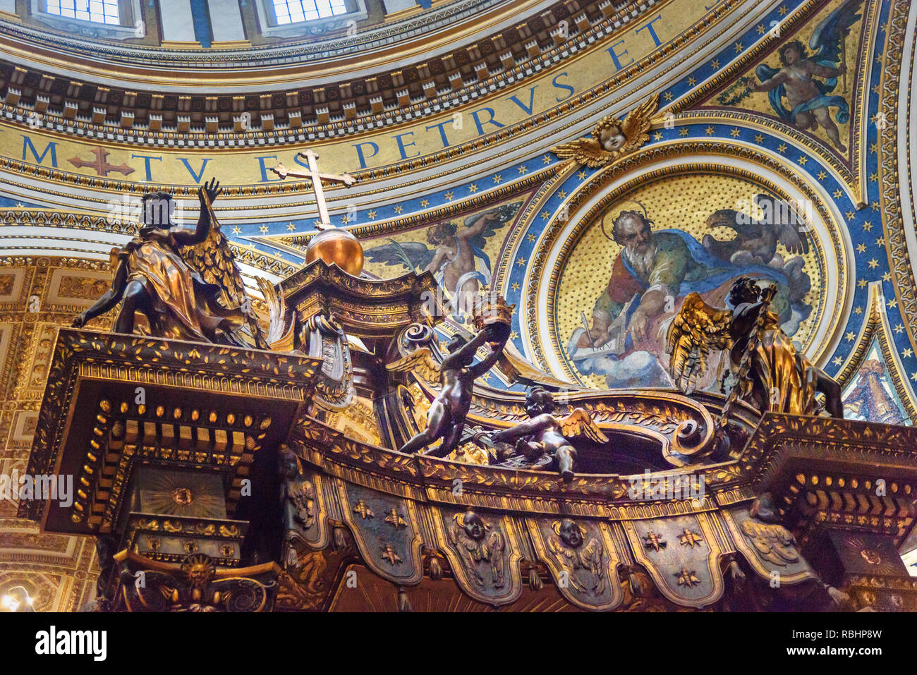 Vatican city, Vatican - October 05, 2018: Altar with Bernini's ...