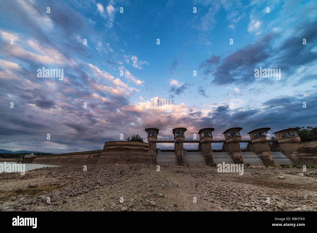 water dam wall towers Stock Photo - Alamy