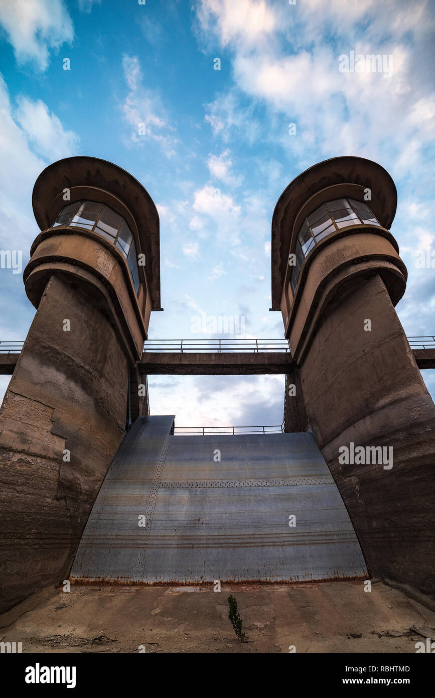 Dam towers hi-res stock photography and images - Alamy